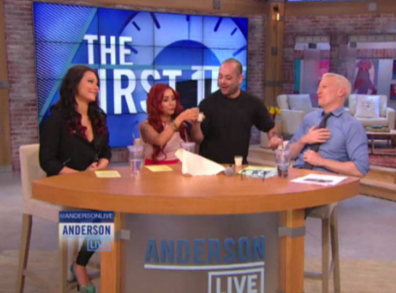 DeNunCianDo - Snooki desafió a Anderson Cooper a beber su leche materna